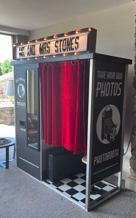 Vintage Photobooth - Party Pics Photo Booths